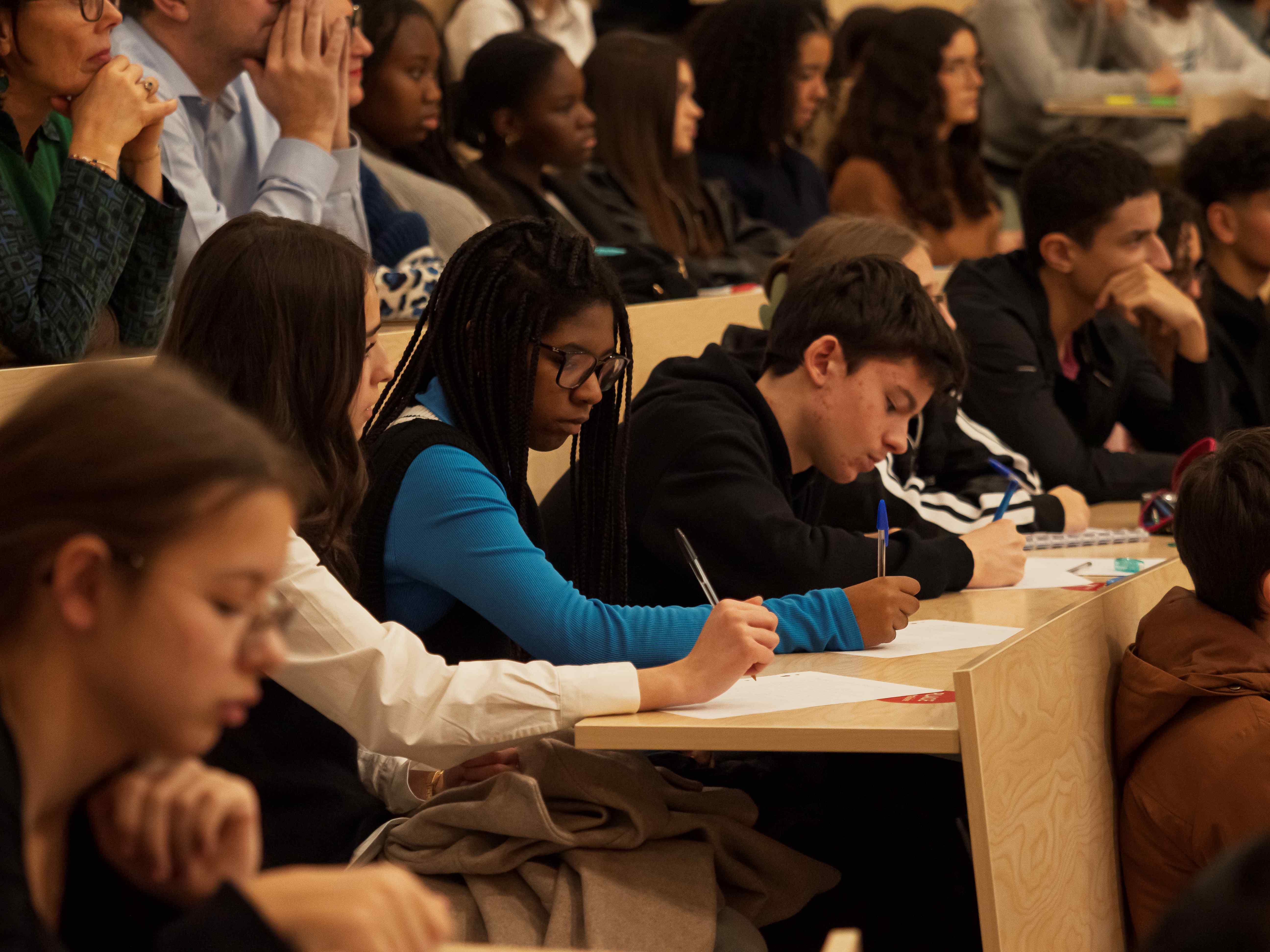 Rencontre avec Alain Aspect, Prix Nobel de physique 2022 | Académie de ...