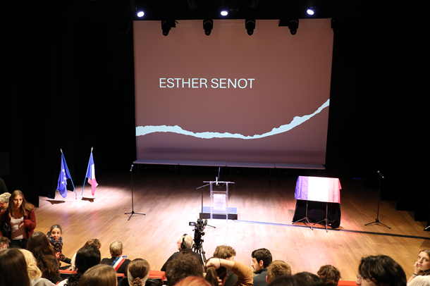 Inauguration de la plaque commémorative Esther Senot au lycée Jules ...